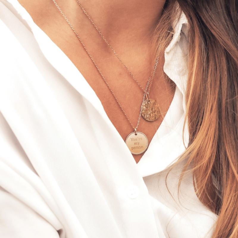 Collier personnalisé femme plaqué or : Chaine avec médaille perlée Collier personnalisé femme plaqué or : Chaine avec médaille perlée